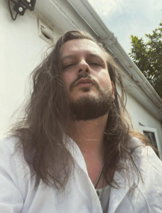 How to Style Long Hair for Men: Tips and Tricks for a Perfect Look ...